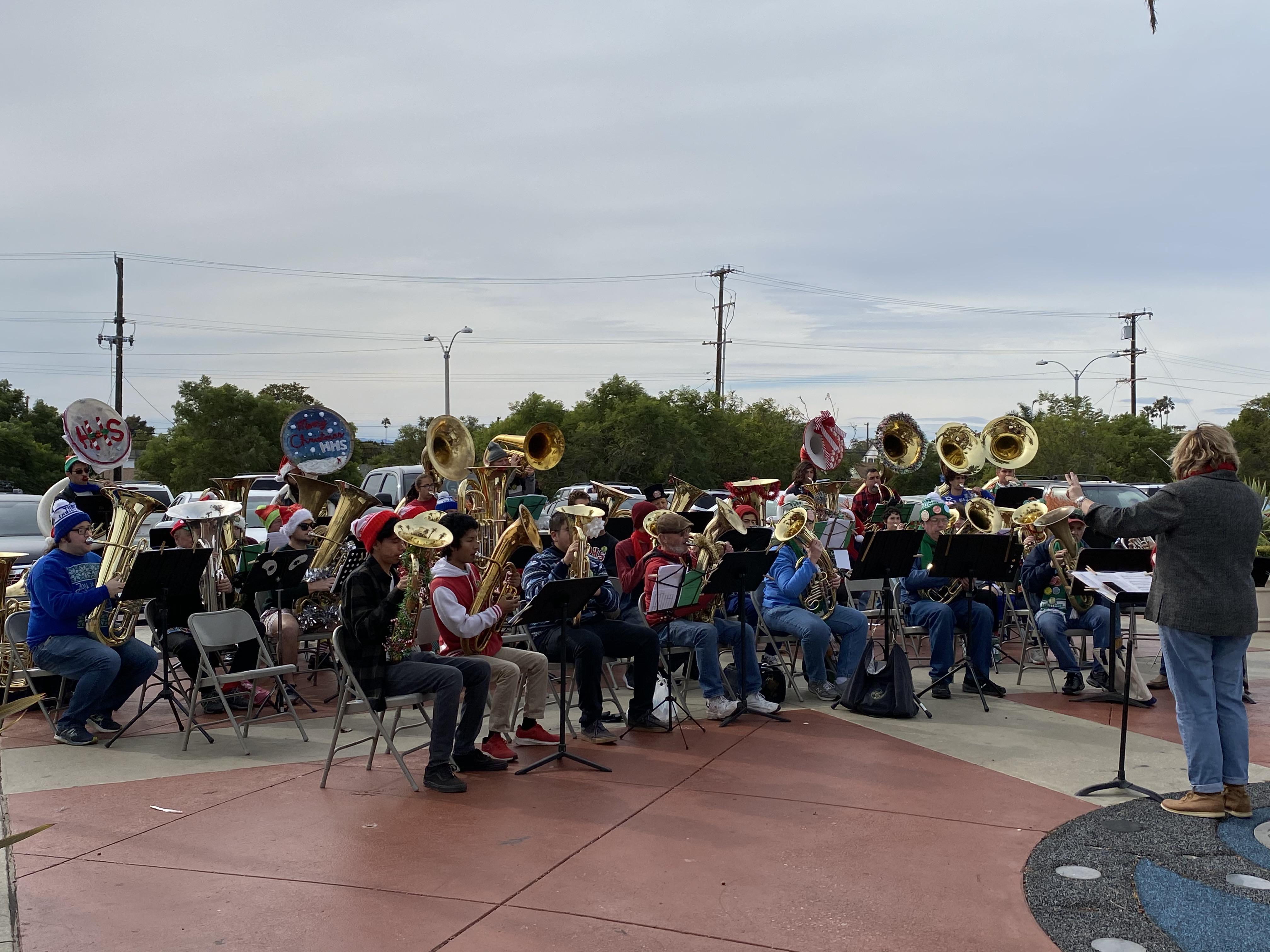 Merry Tuba Christmas in California! | Scrolller