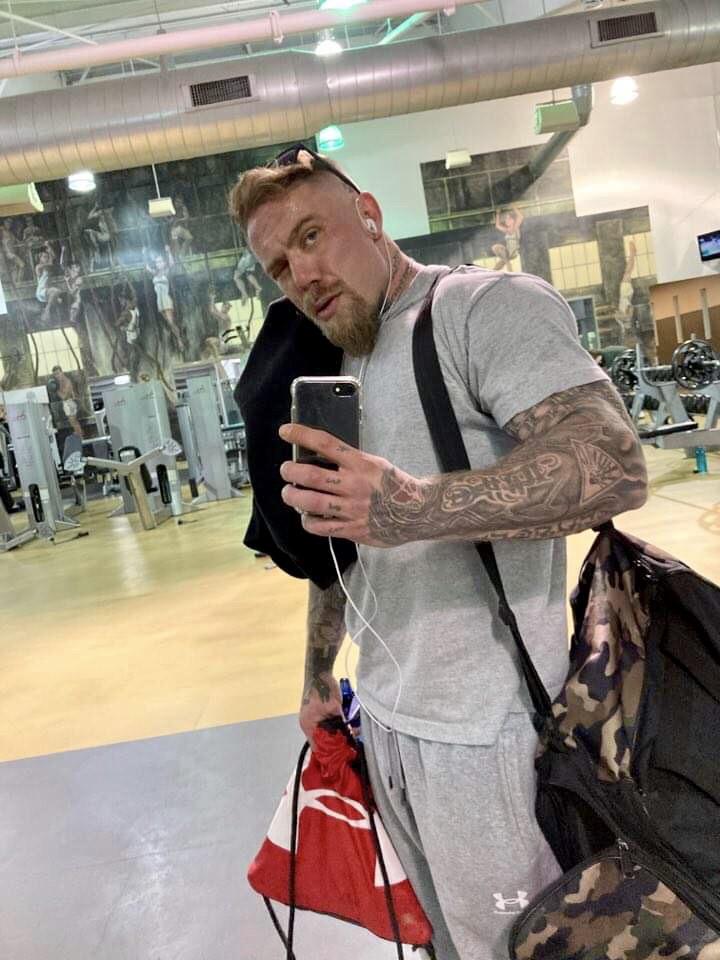 Message me for my Onlyfans | Scrolller