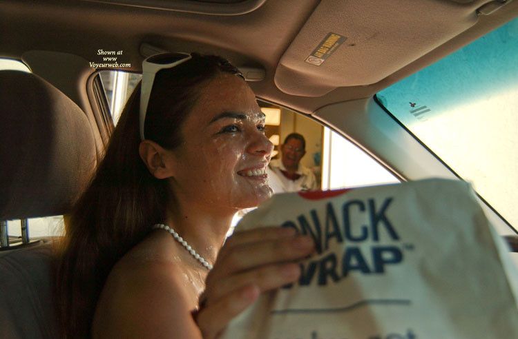 Messy eater grabing a snack | Scrolller