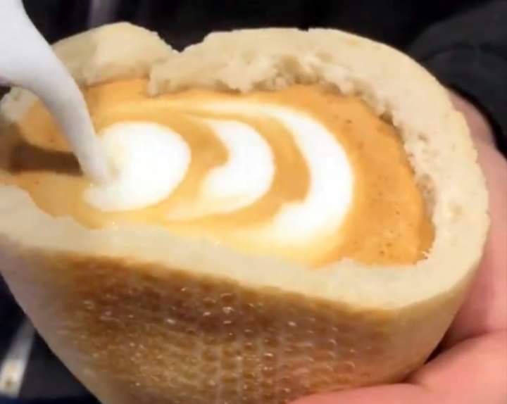 Mi amigo de la cdmx tomándose su café. | Scrolller