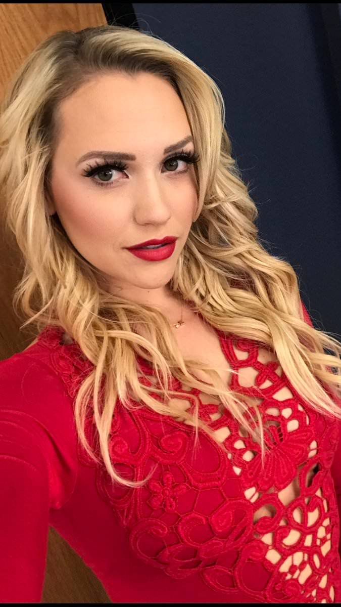 Mia Malkova on set (X-post /r/ModelsGoneMild) | Scrolller