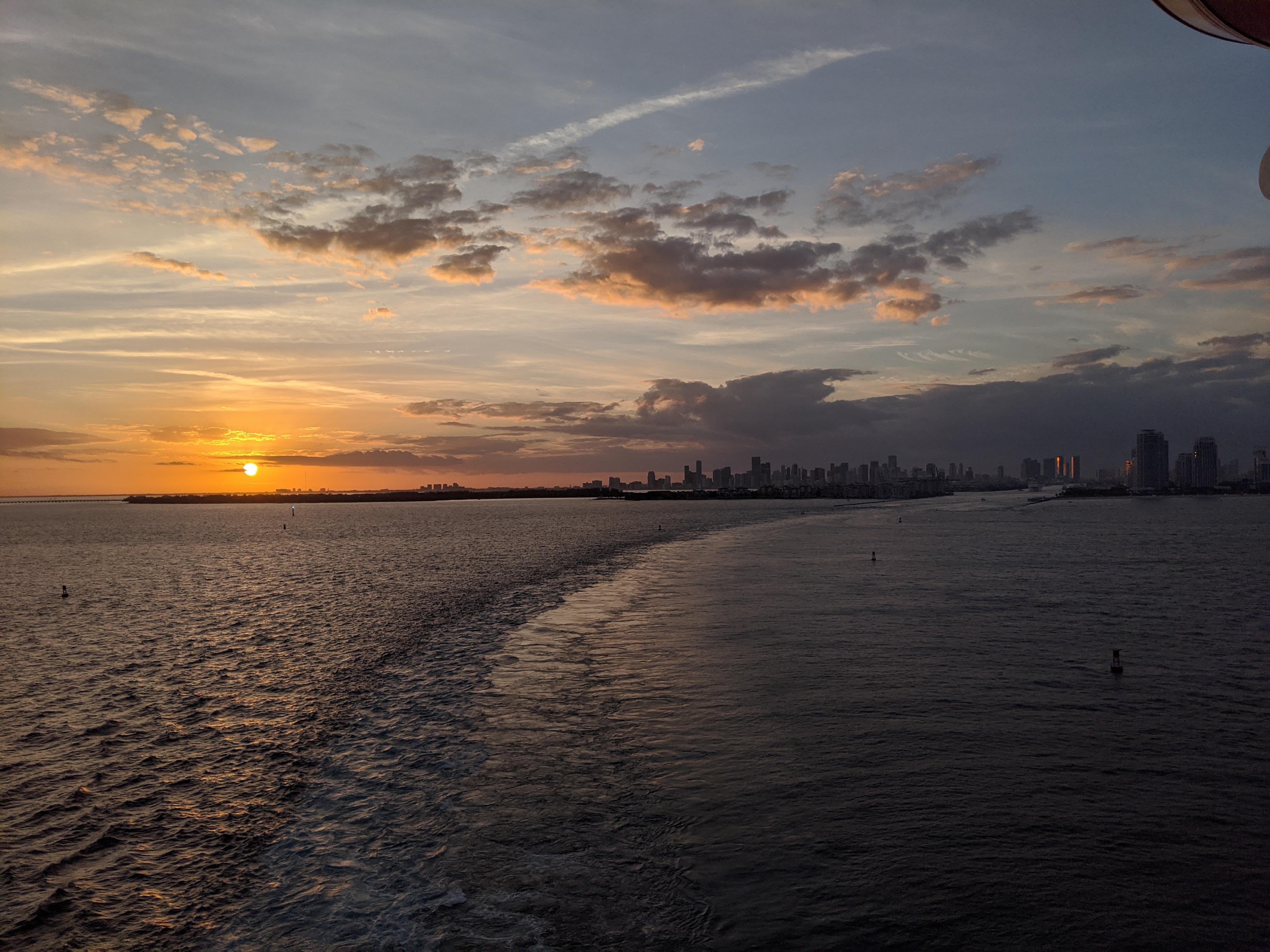 Miami, Fisher Island, Key Biscayne from Symphony | Scrolller