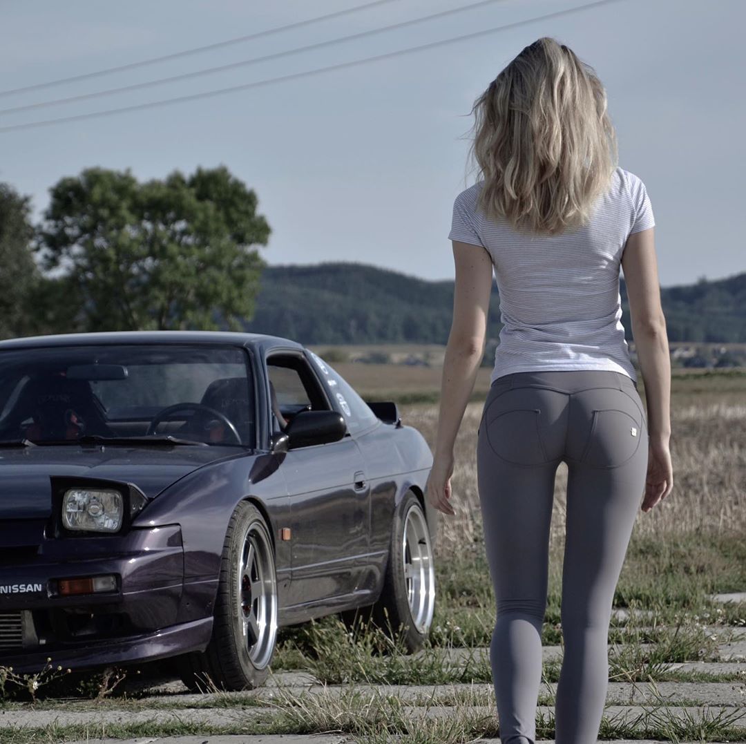 Michaela Chmelikova | Scrolller