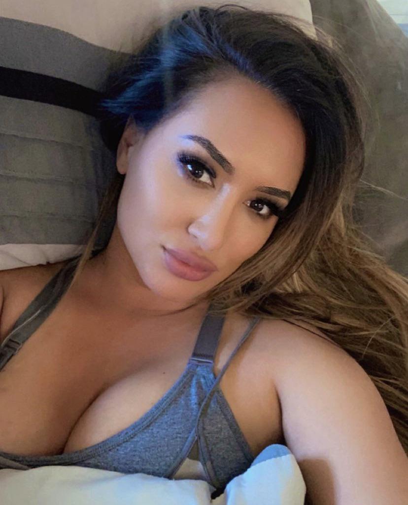 Michelle Joy Phelps - boxing journalist at “Behind The Gloves” | Scrolller