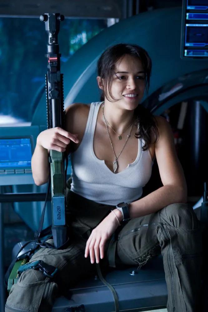 michelle rodriguez was so hot in avatar | Scrolller