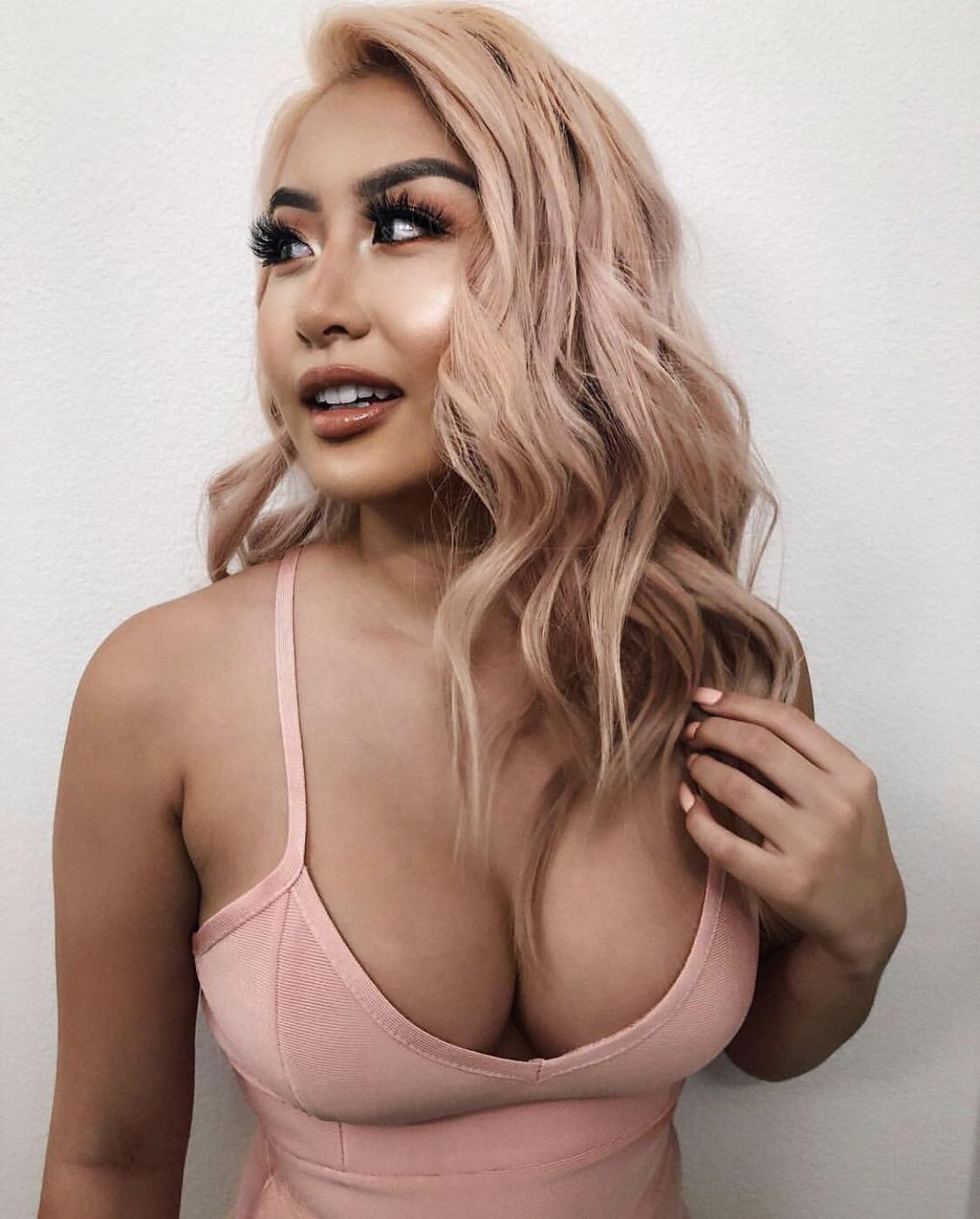 Michelle To | Scrolller