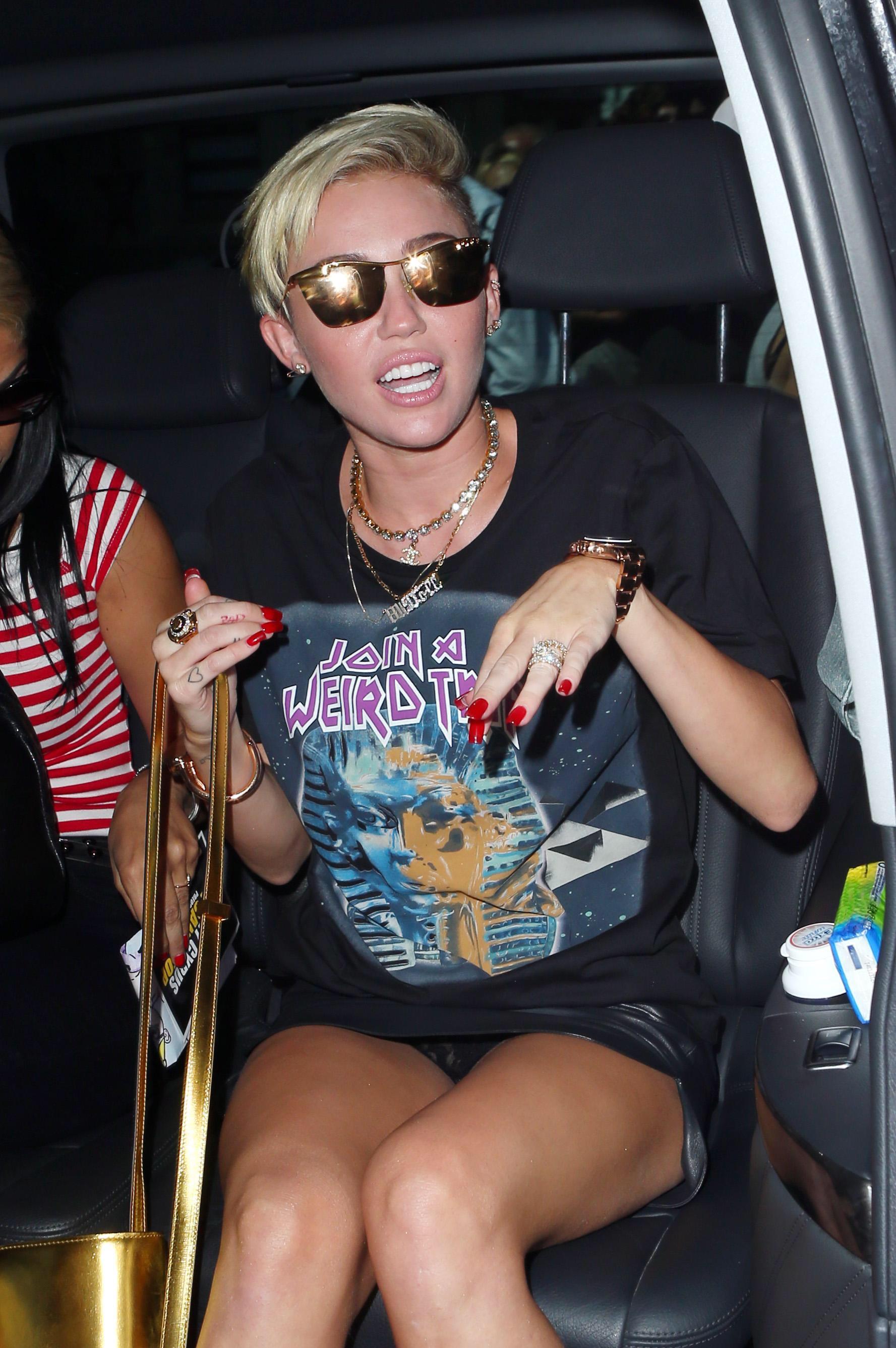 Miley Cyrus | Scrolller