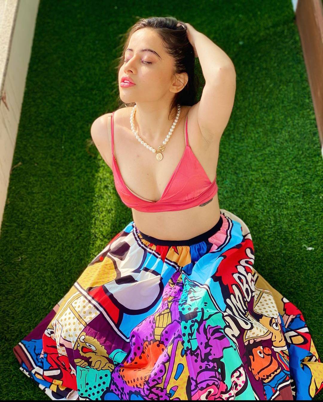 Milky armpit of Urfi Javed | Scrolller