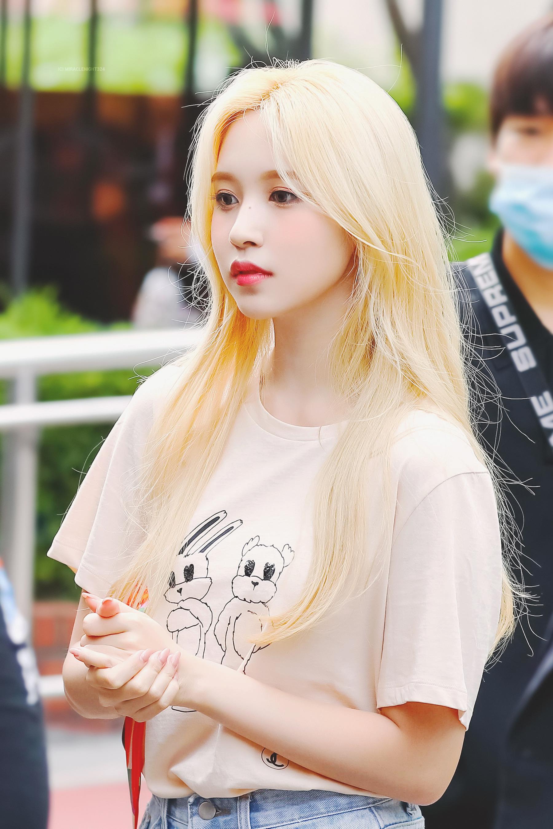 200605 Mina | Scrolller