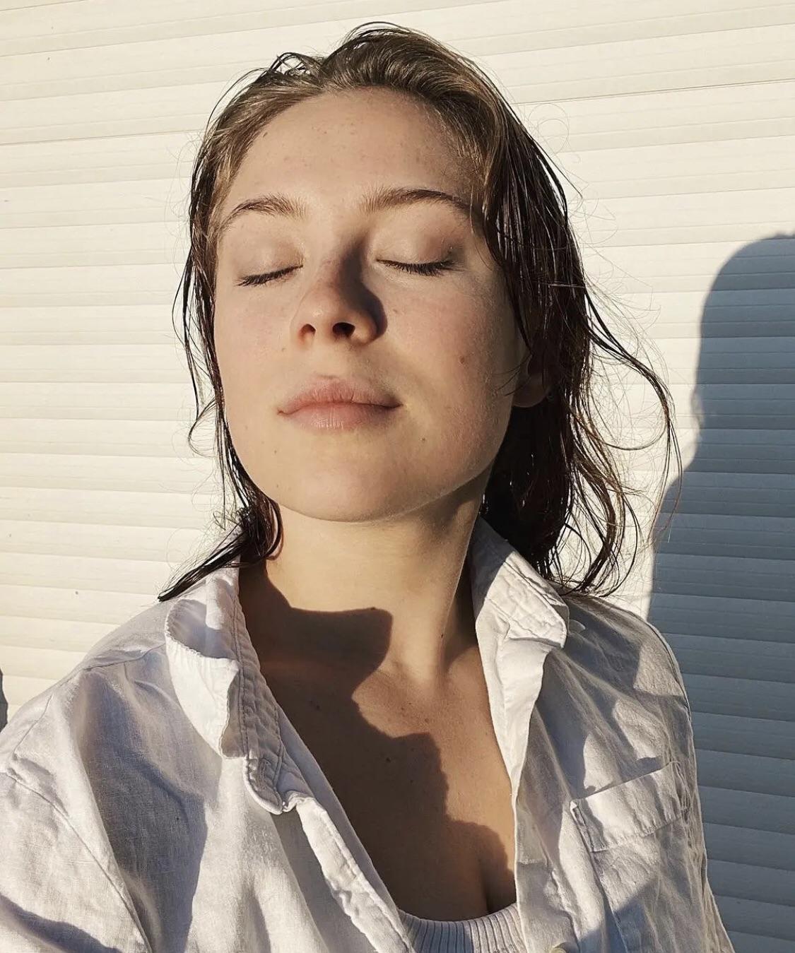 Mina Sundwall’s pale face would get covered. | Scrolller