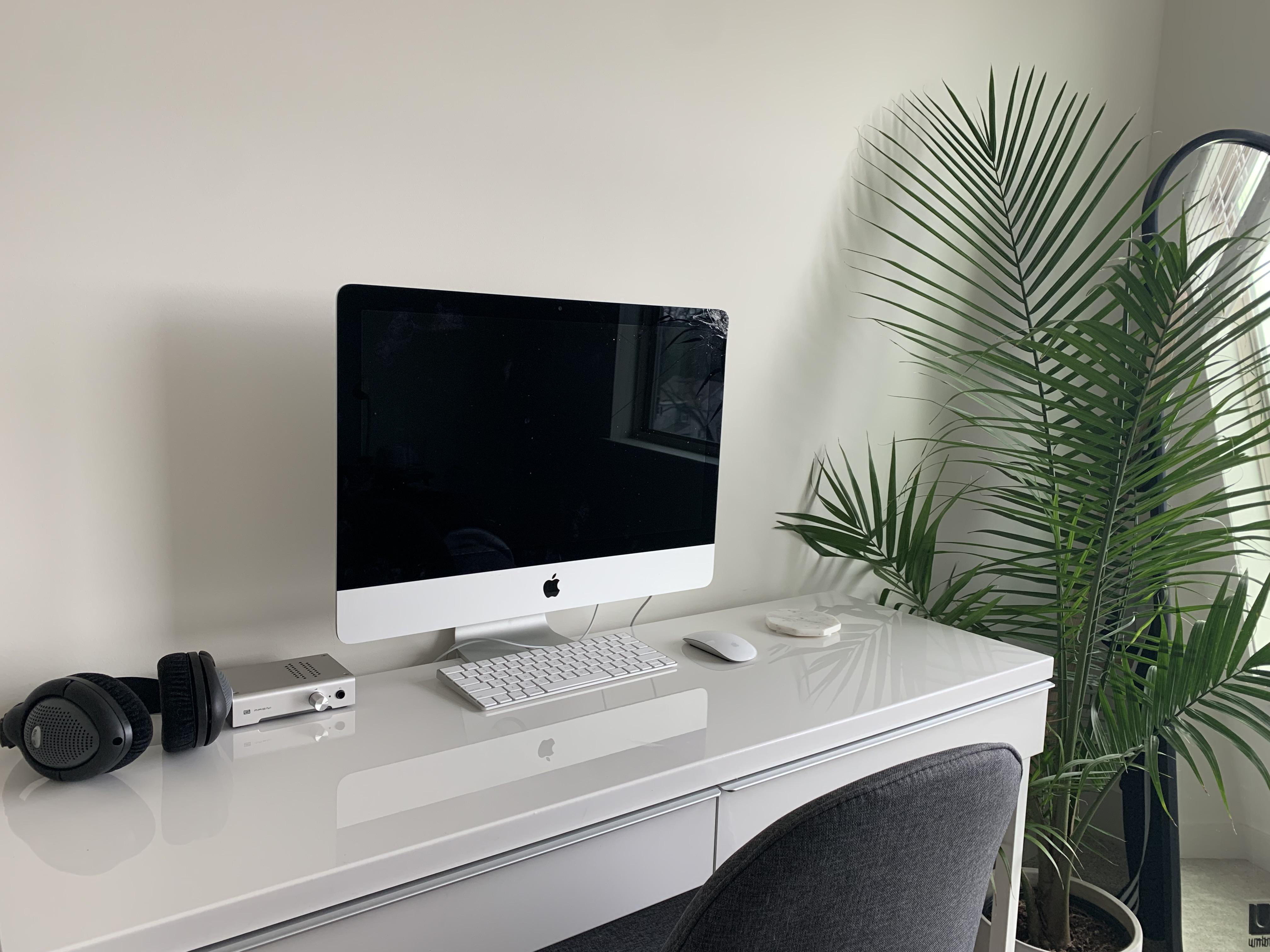 Minimalist | Scrolller