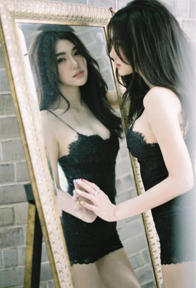 mirror mirror | Scrolller