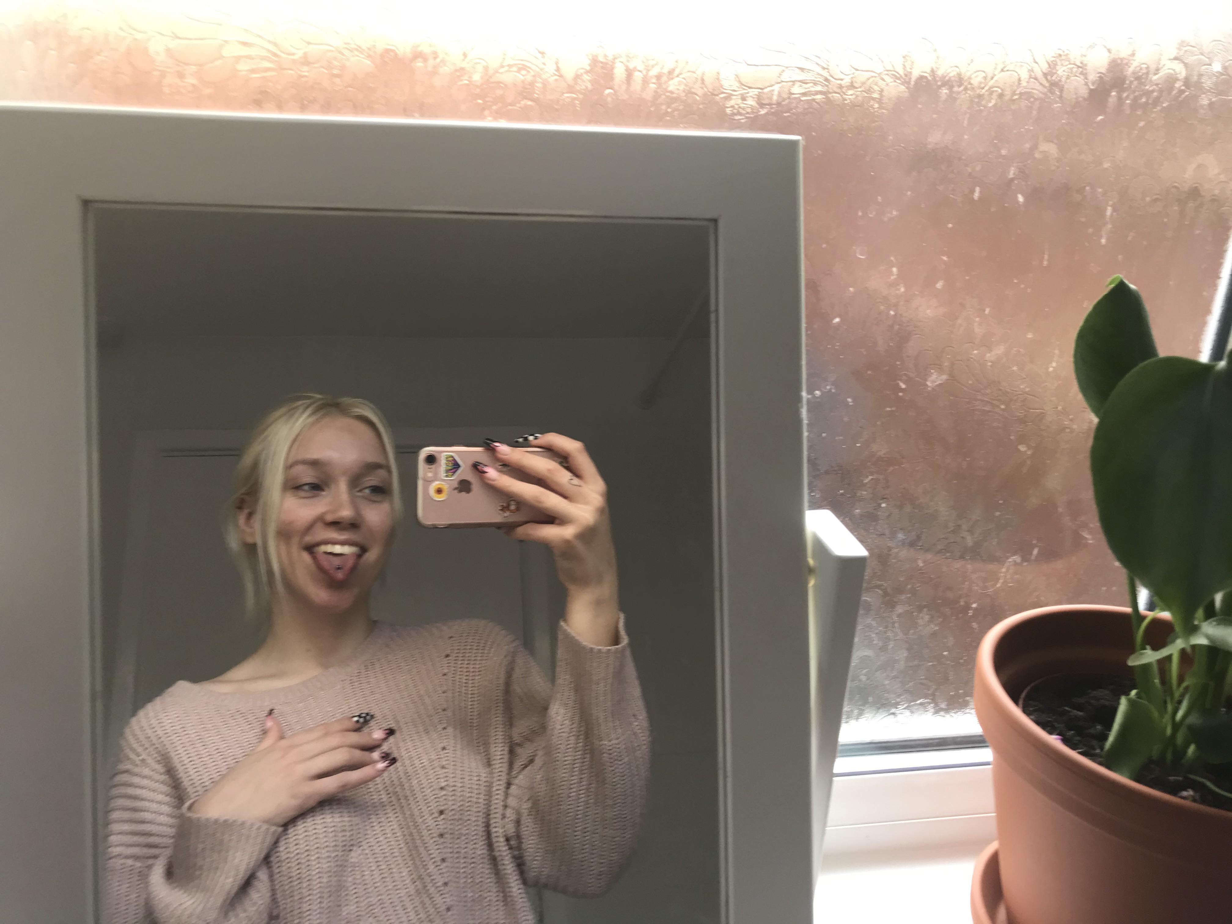 Mirror selfie cos I’m bored! | Scrolller