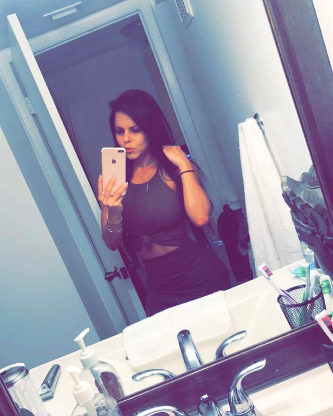 Mirror shot | Scrolller