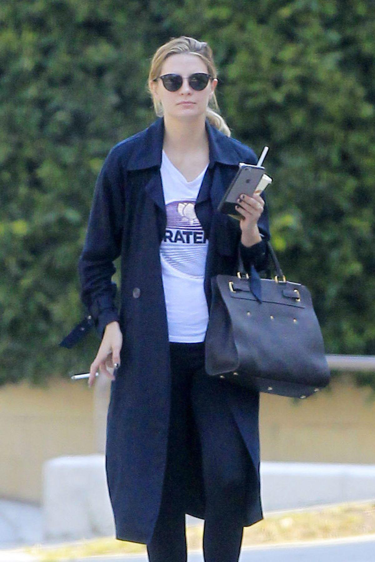 Mischa Barton | Scrolller