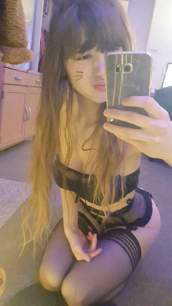 Miss Alice | Scrolller