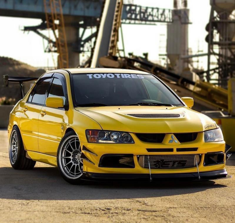 Mitsubishi Lancer Evolution VIII | Scrolller
