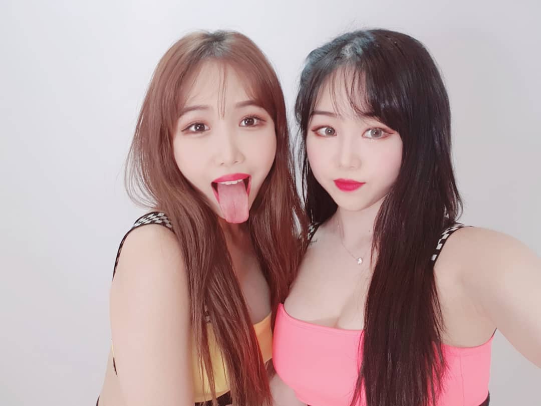 MiU's tongue do be kinda long tho 😳 | Scrolller