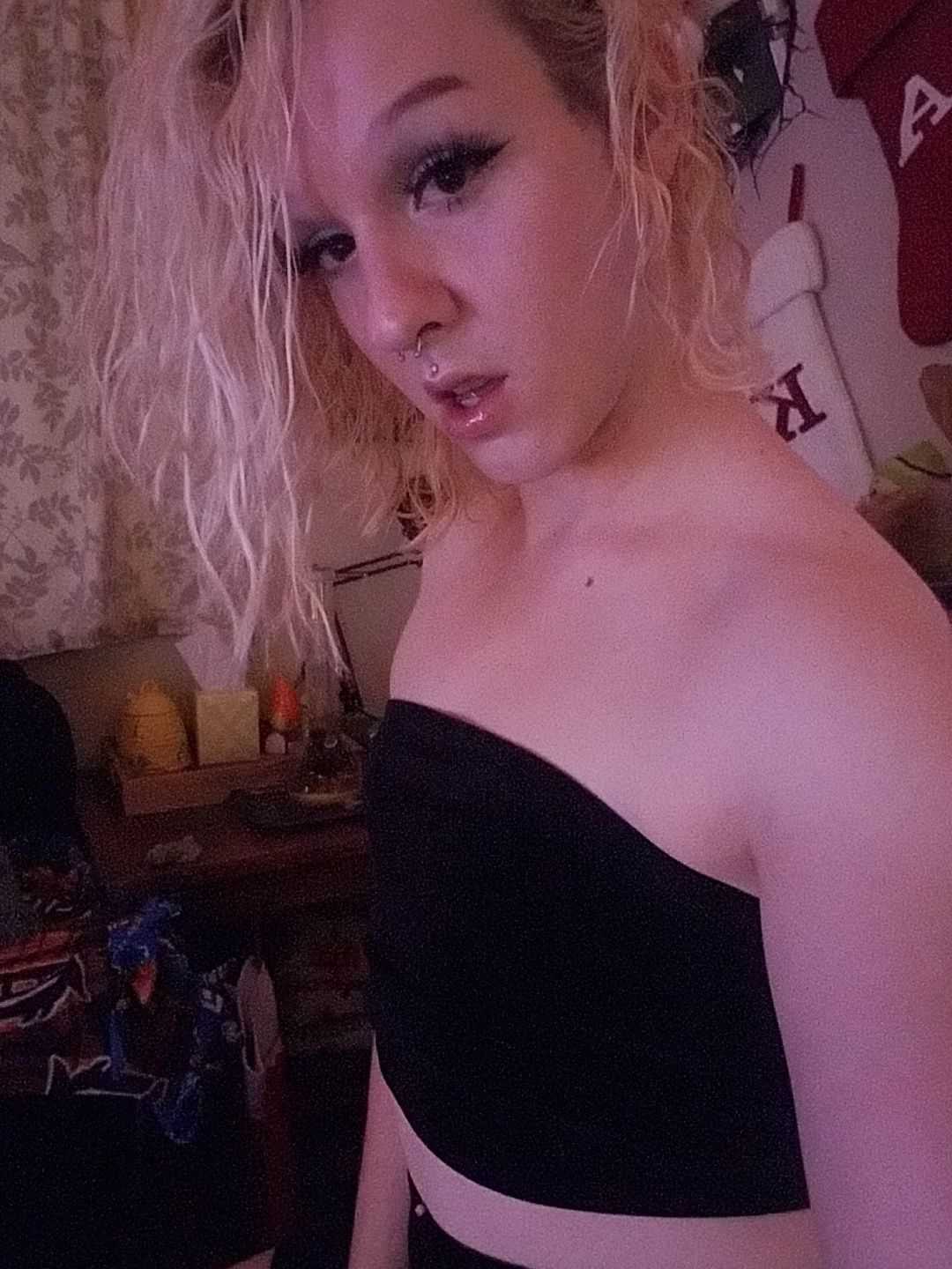 Mmm hi baby | Scrolller