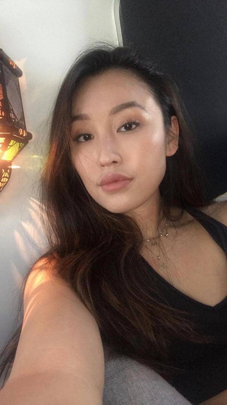 Mmmmm those lips...... | Scrolller