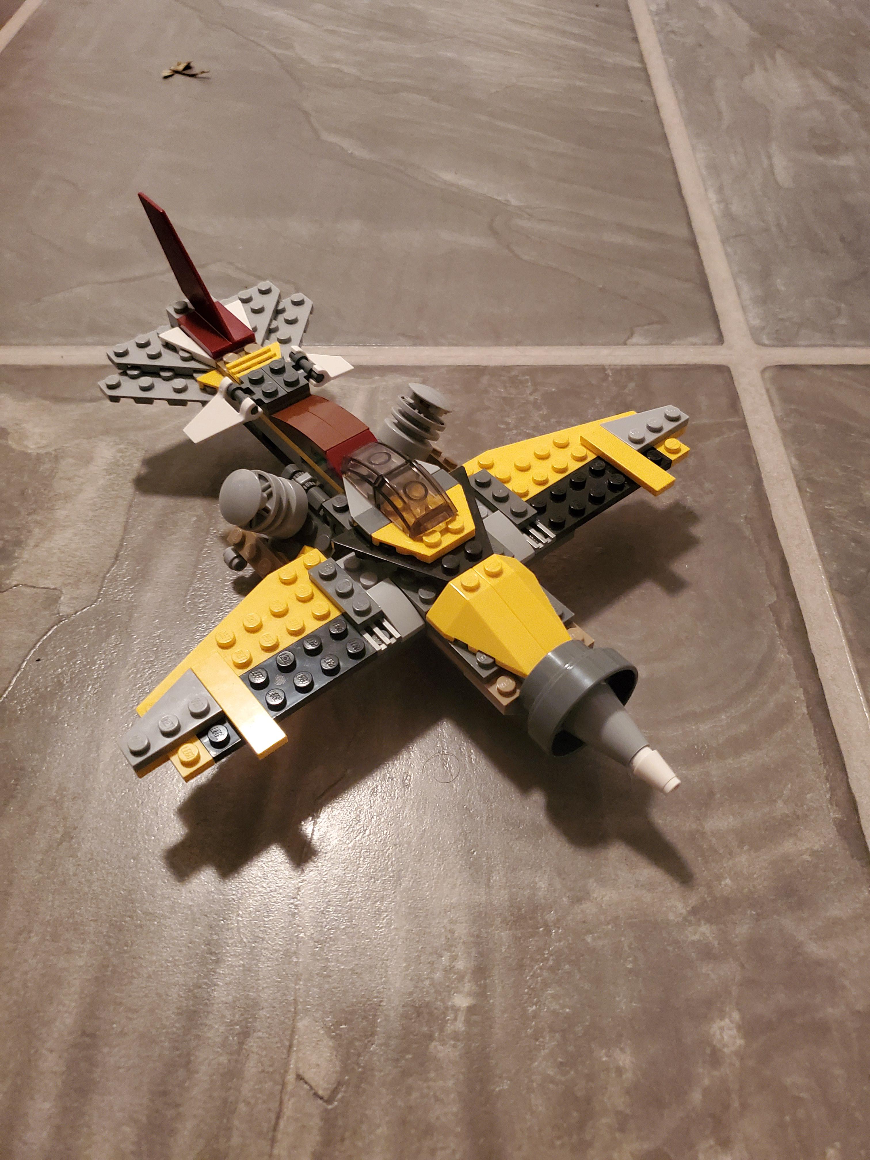 MOC Starfighter | Scrolller