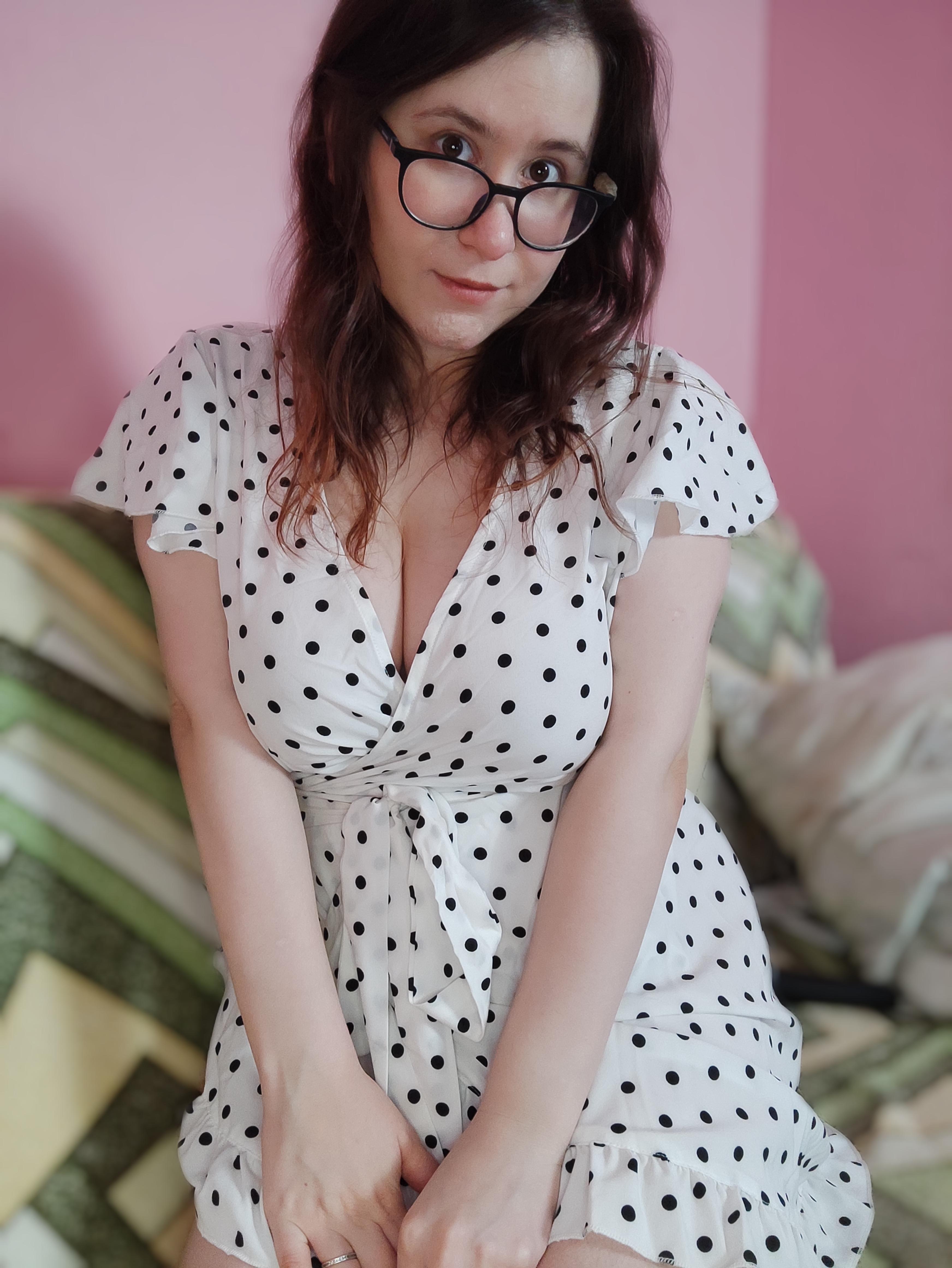 Modest dress, but dirty mind 🤭 [F] | Scrolller