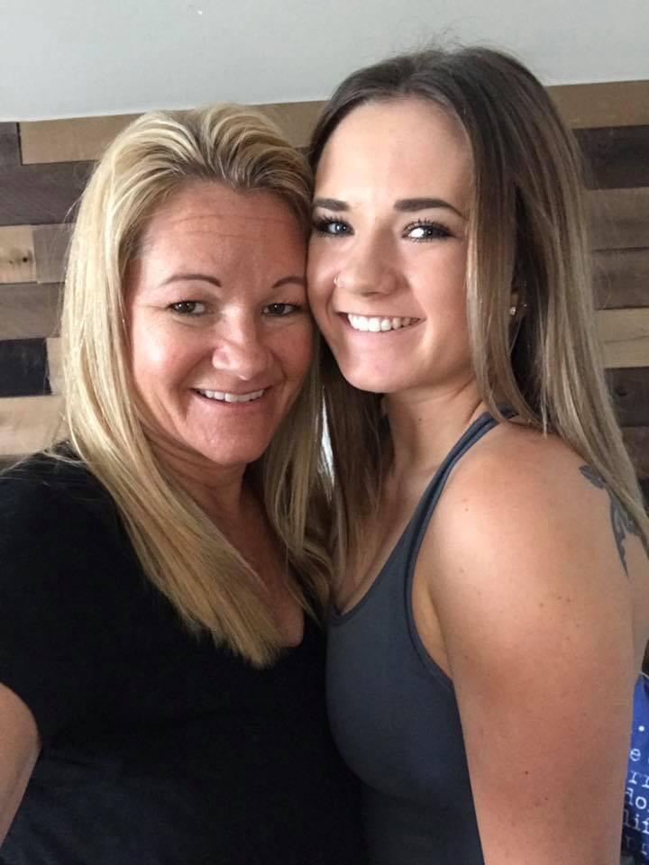 Mom & daughter | Scrolller