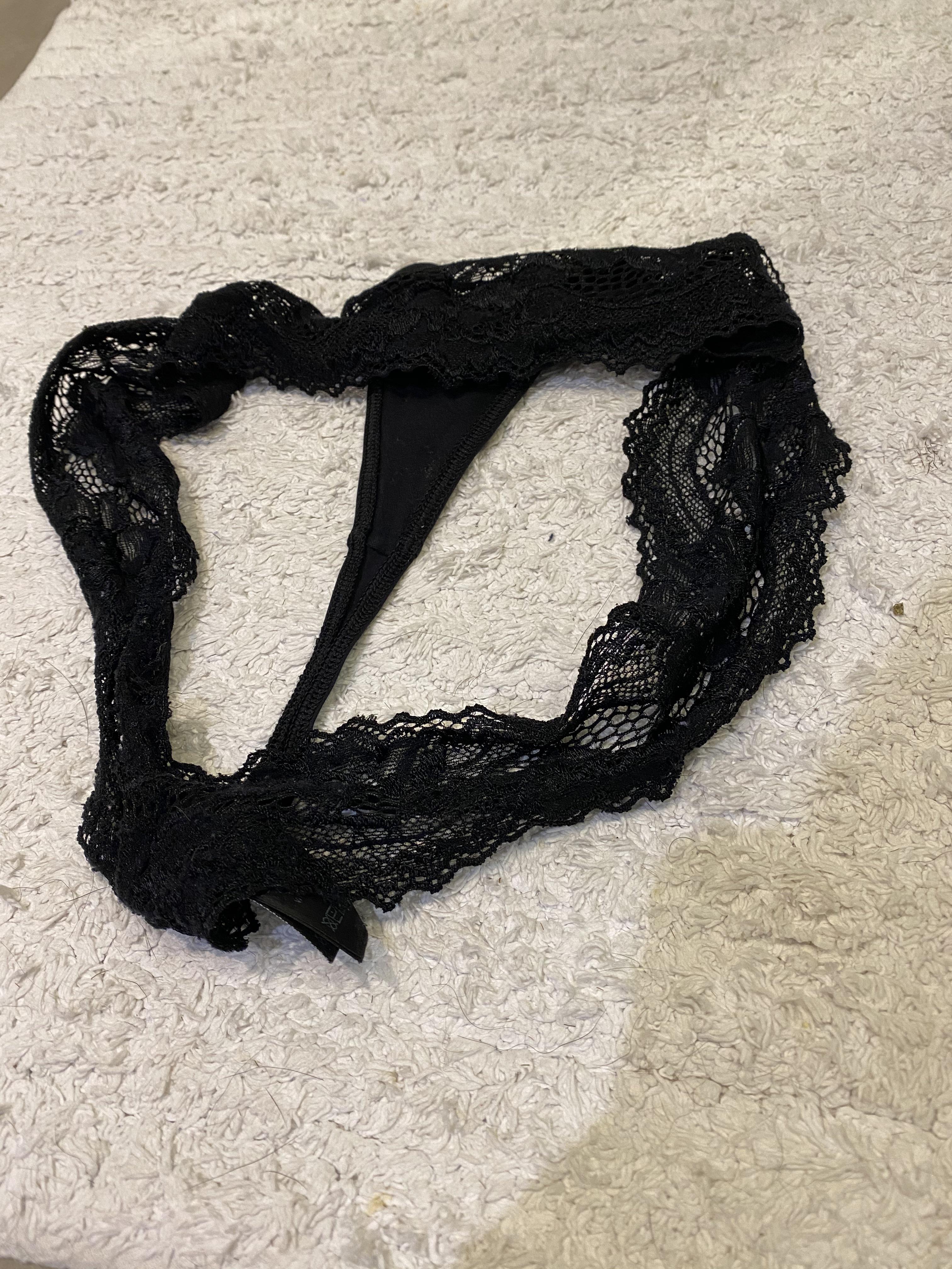 Mom leaves the best gifts on her bathroom floor | Scrolller