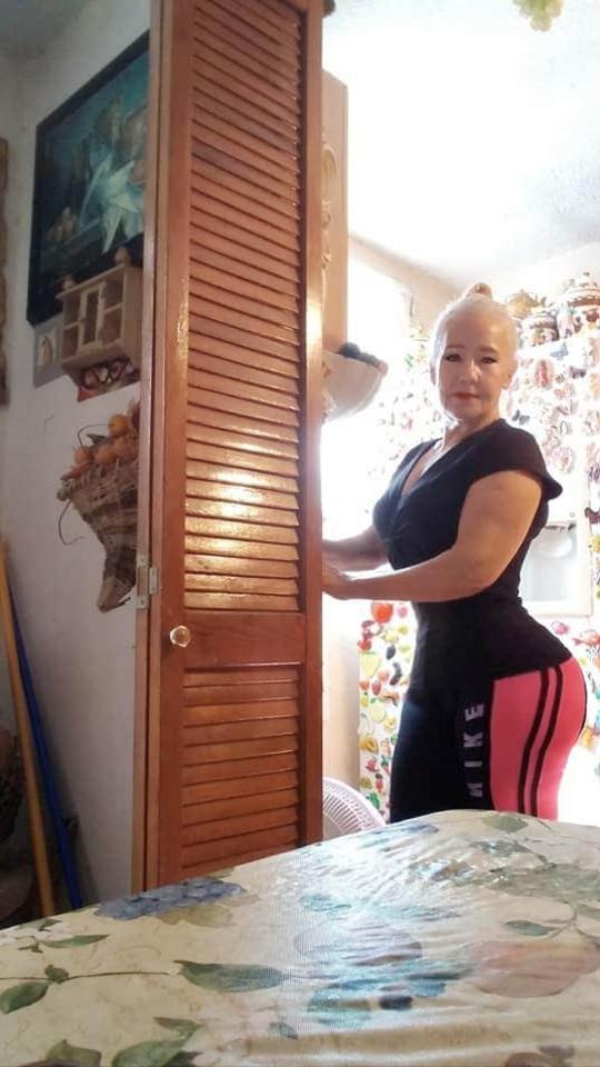 Mom.mmmm😘😋🥒 | Scrolller