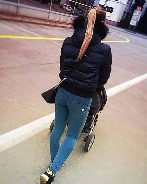 Mommy walking | Scrolller