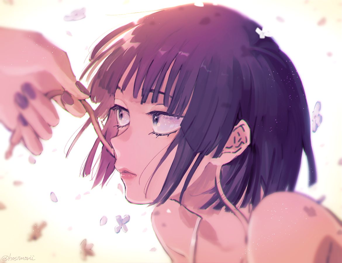 Momo? holding her jack | Scrolller