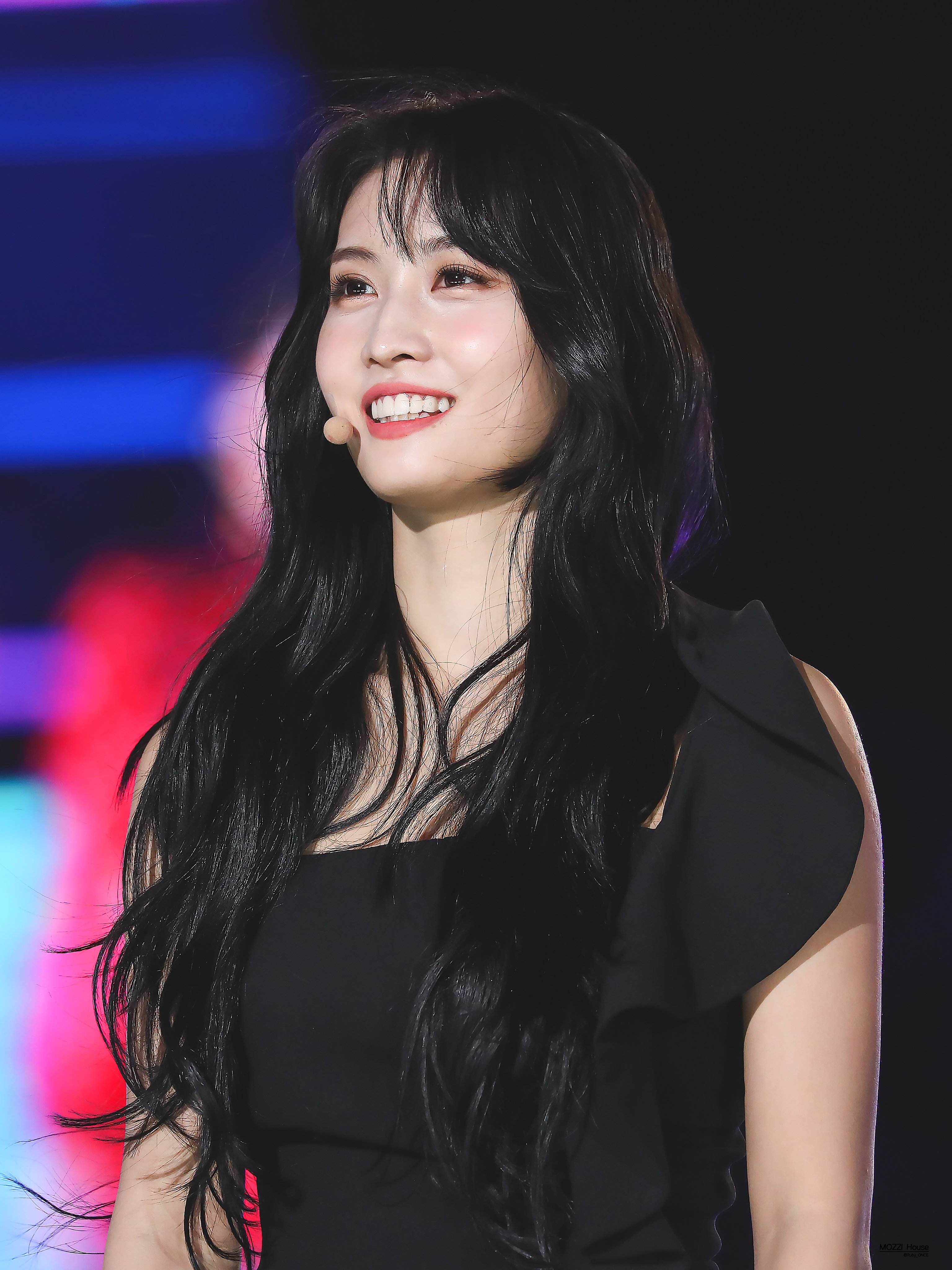 Momo in black | Scrolller
