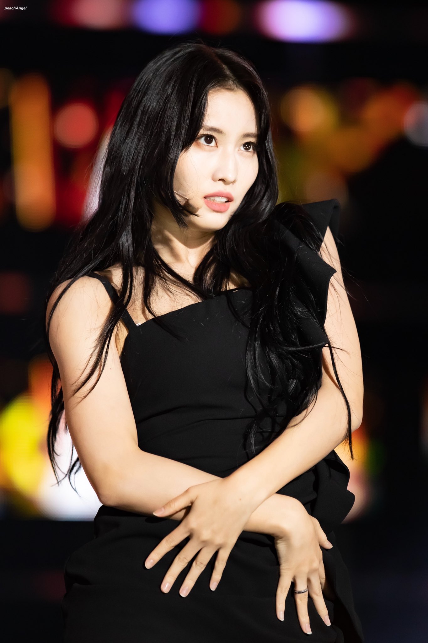 Momo in black | Scrolller