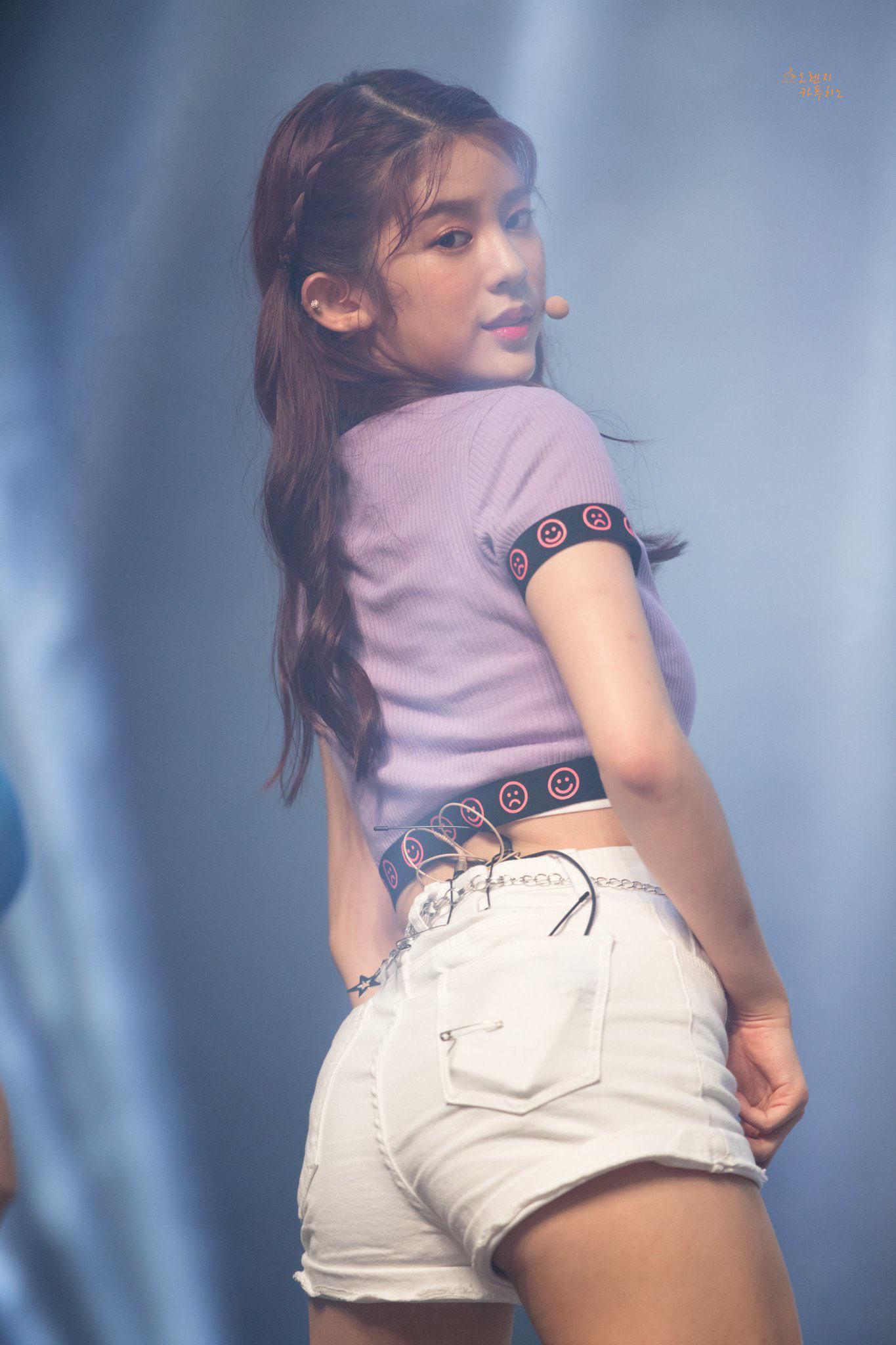 Momoland - Daisy | Scrolller