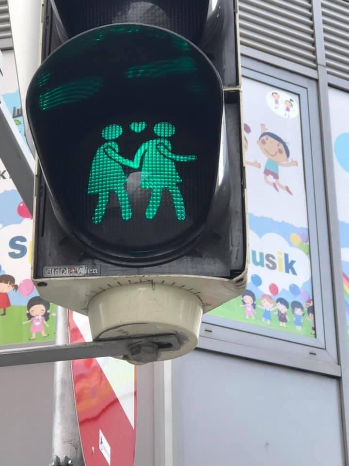 More attention with exceptional traffic lights | Scrolller