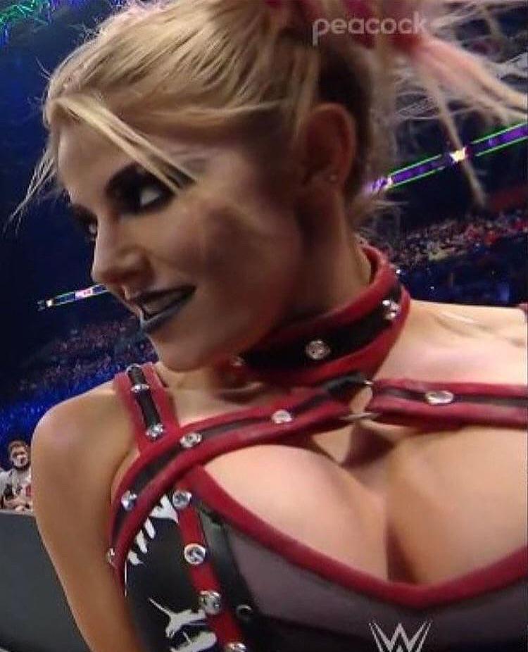 More close up shot of her gear at Extreme Rules. | Scrolller