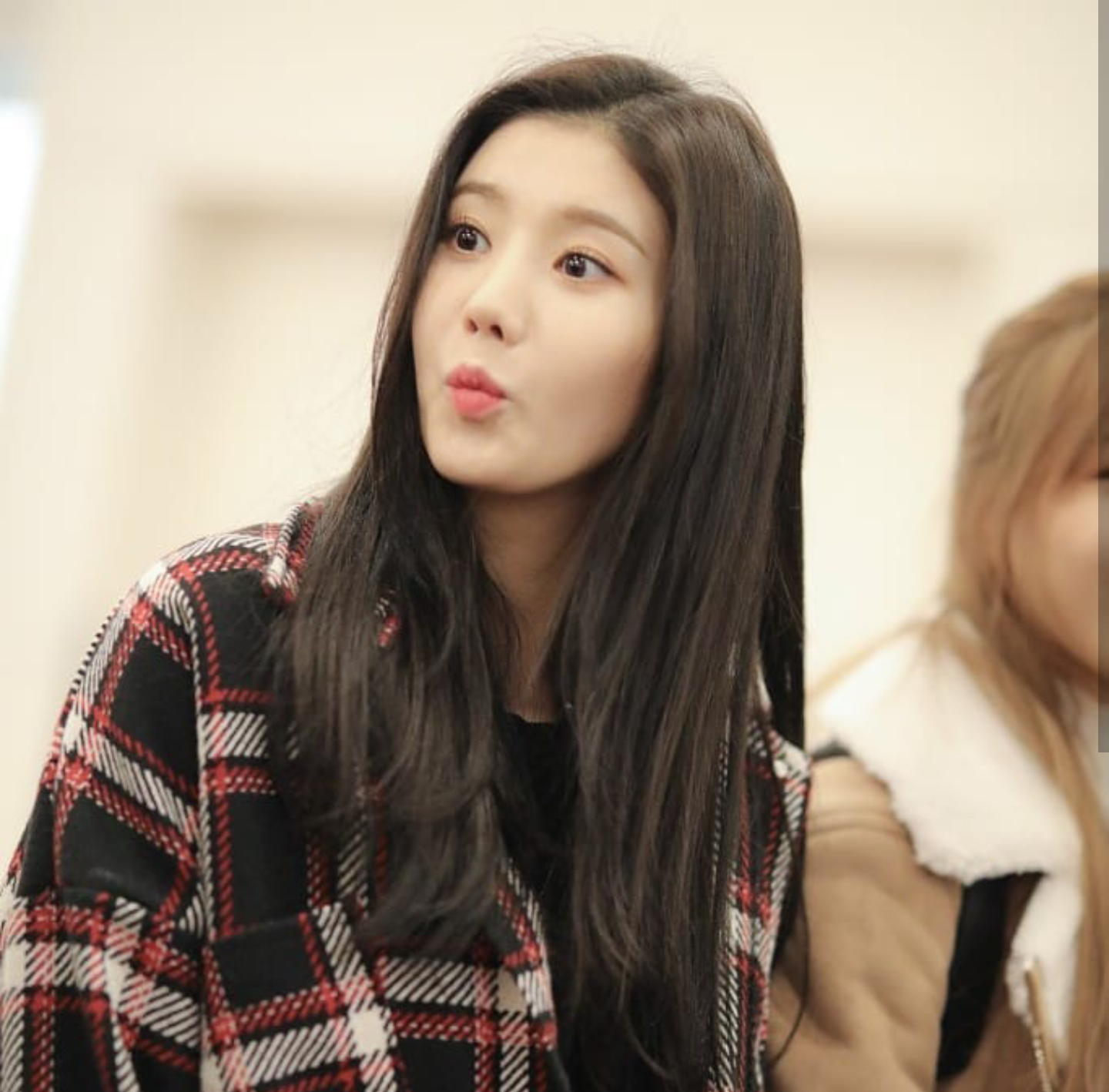 More Kissy Face Eunbi! | Scrolller