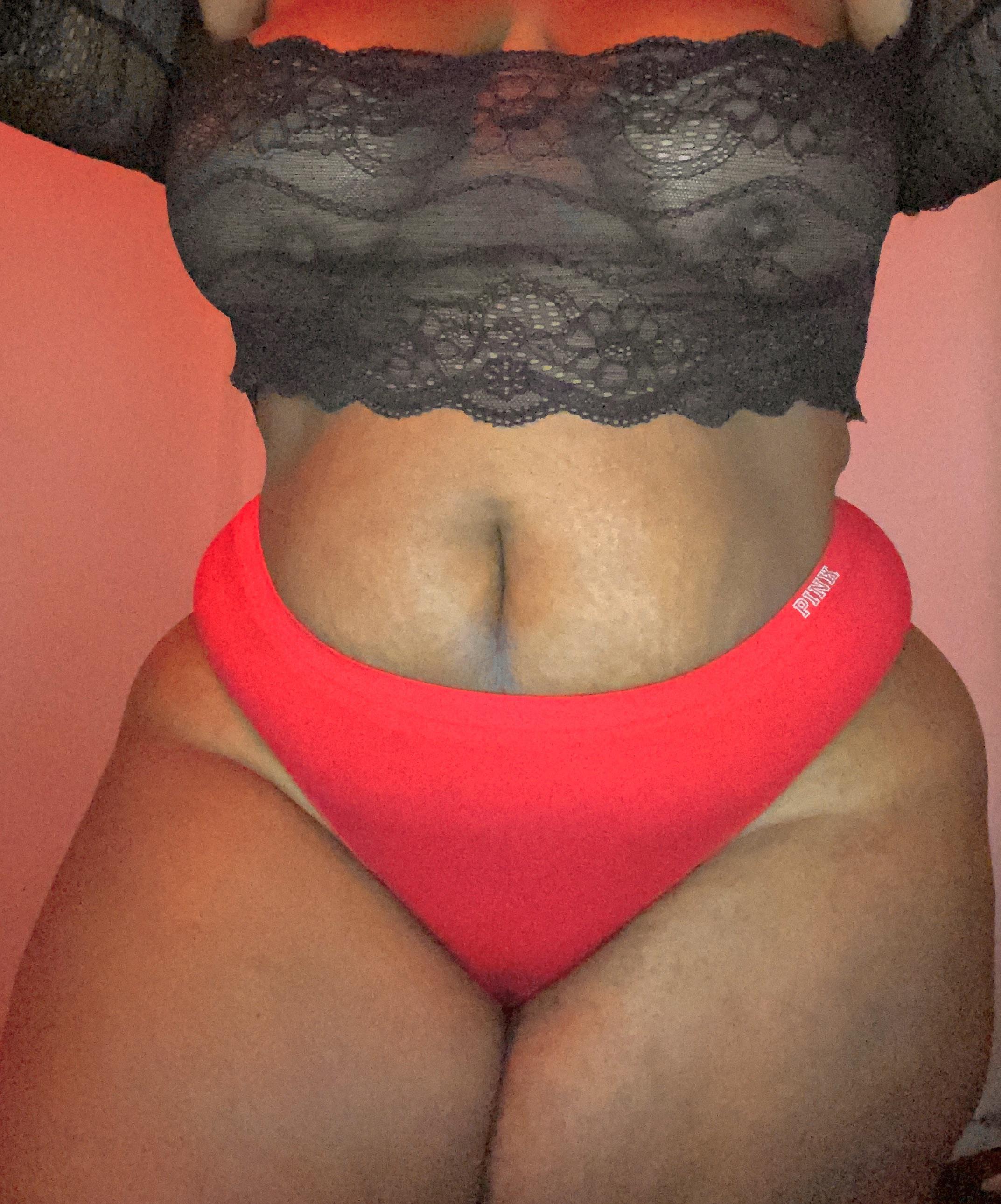 Naturally curvy | Scrolller