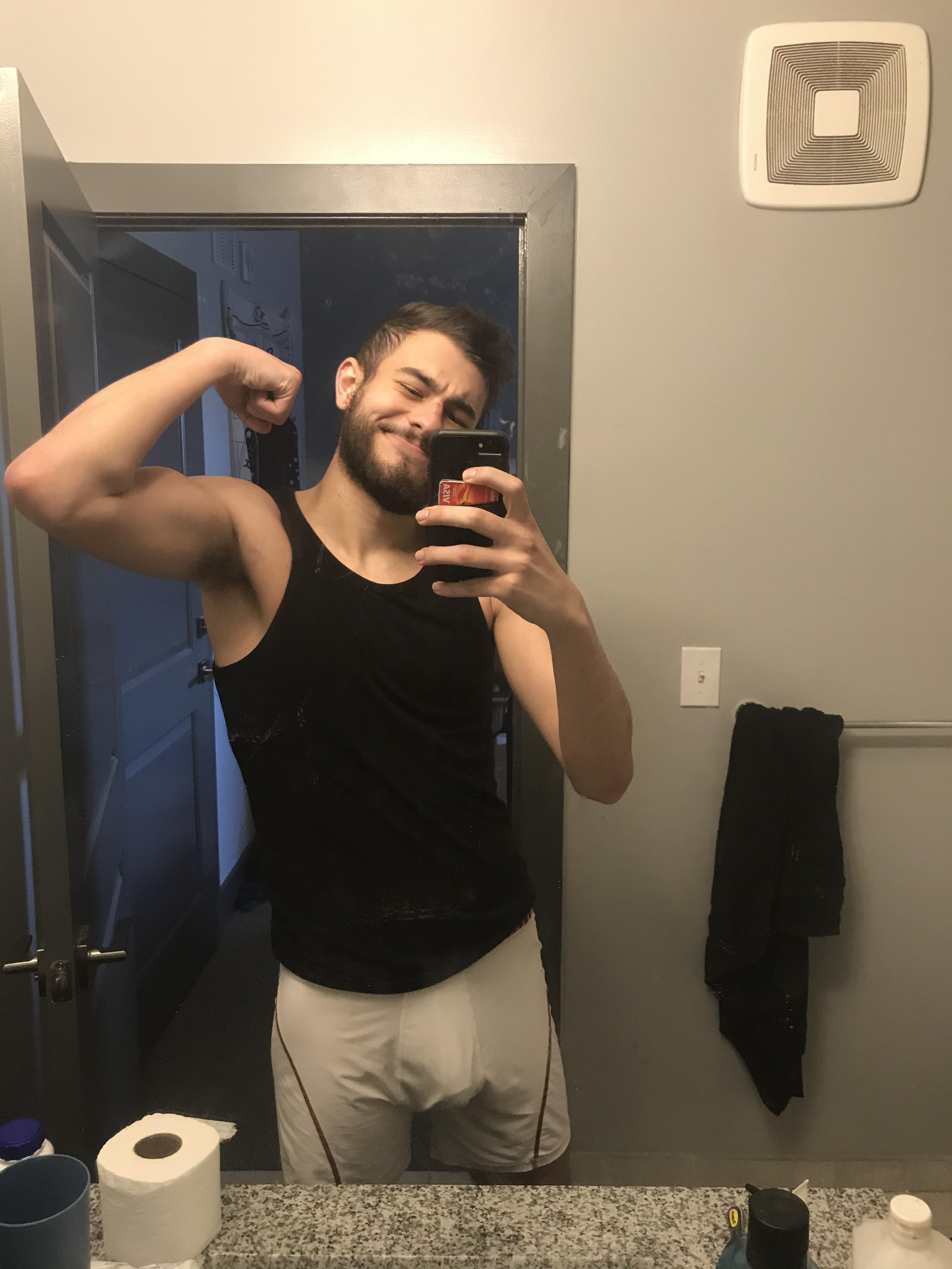 Morning boys! Come worship | Scrolller