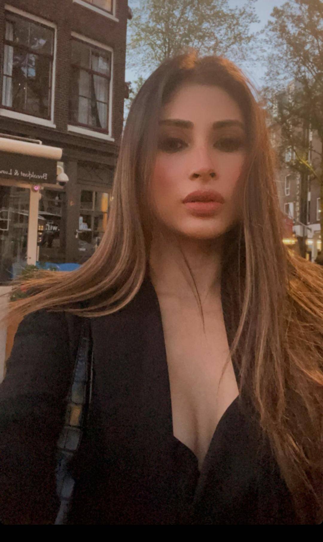 Mouni Roy giving her cleavage show to make us horny instantly | Scrolller