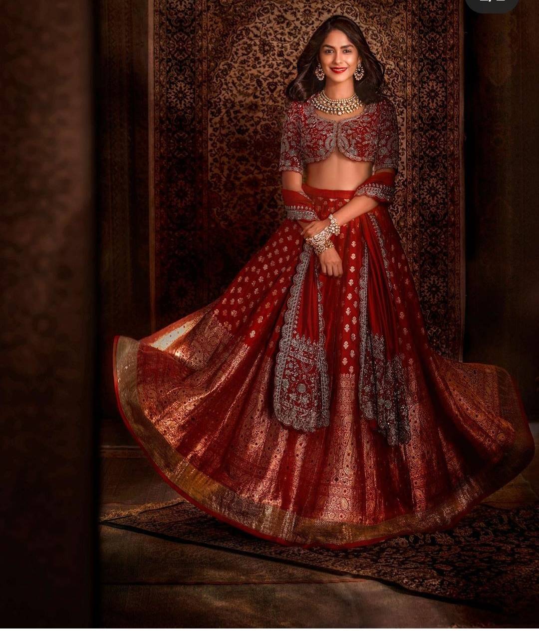 Mrunal Thakur Scrolller 4390