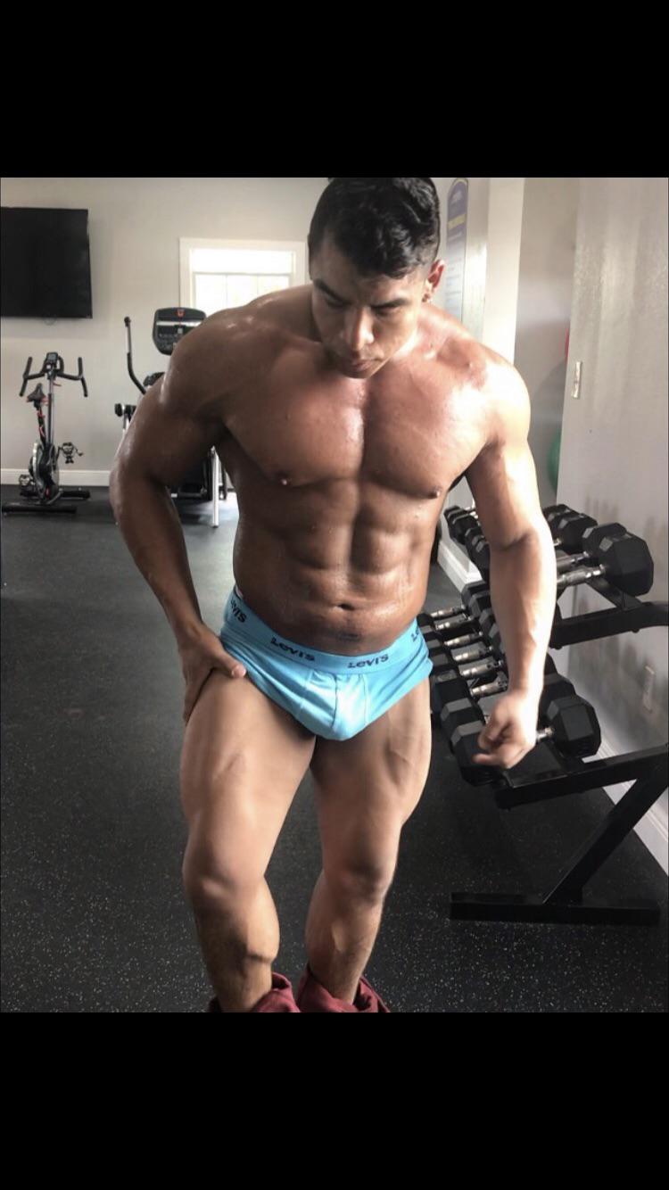 Muscle daddy worship me | Scrolller