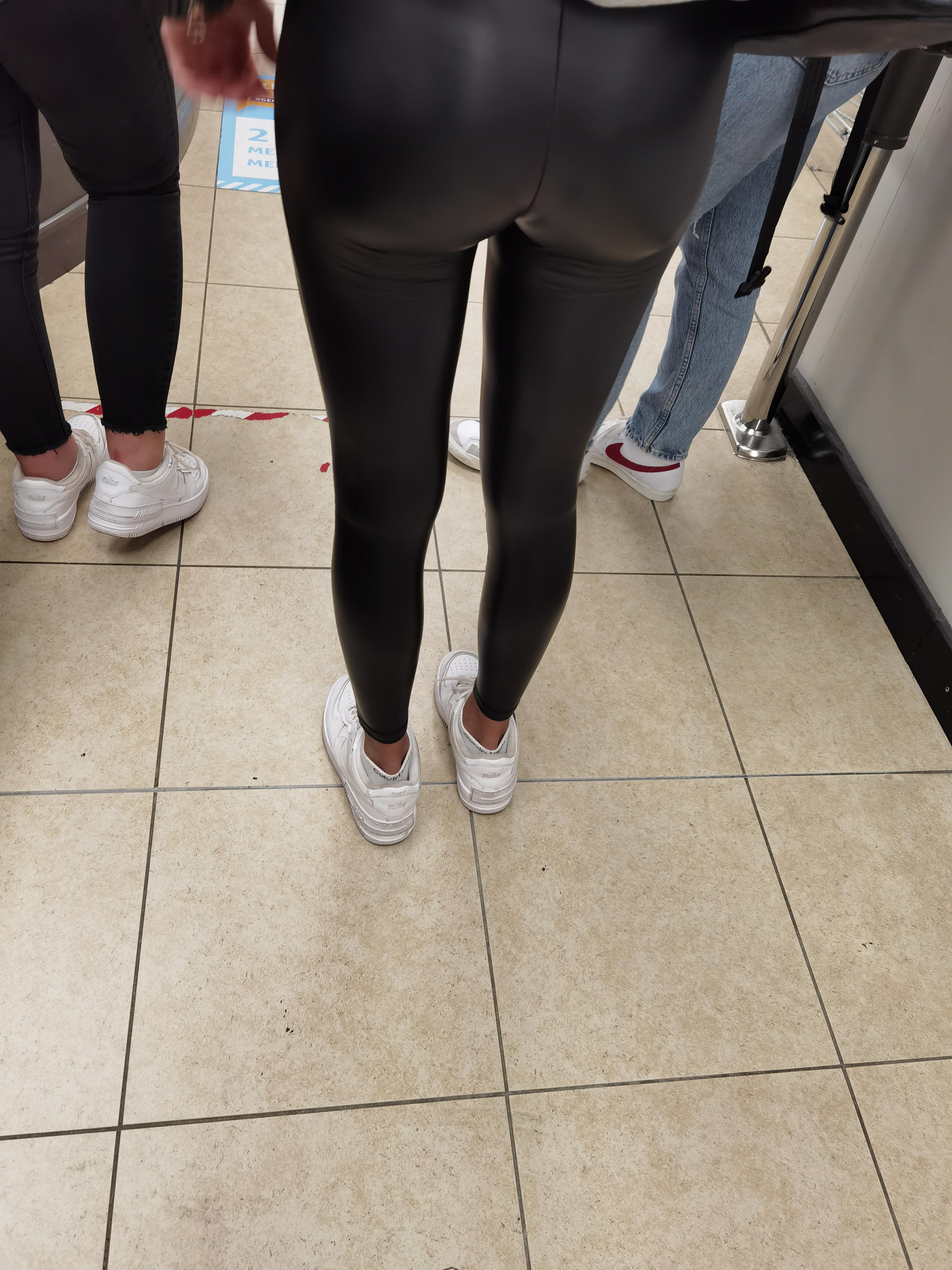 Must resist my cum | Scrolller