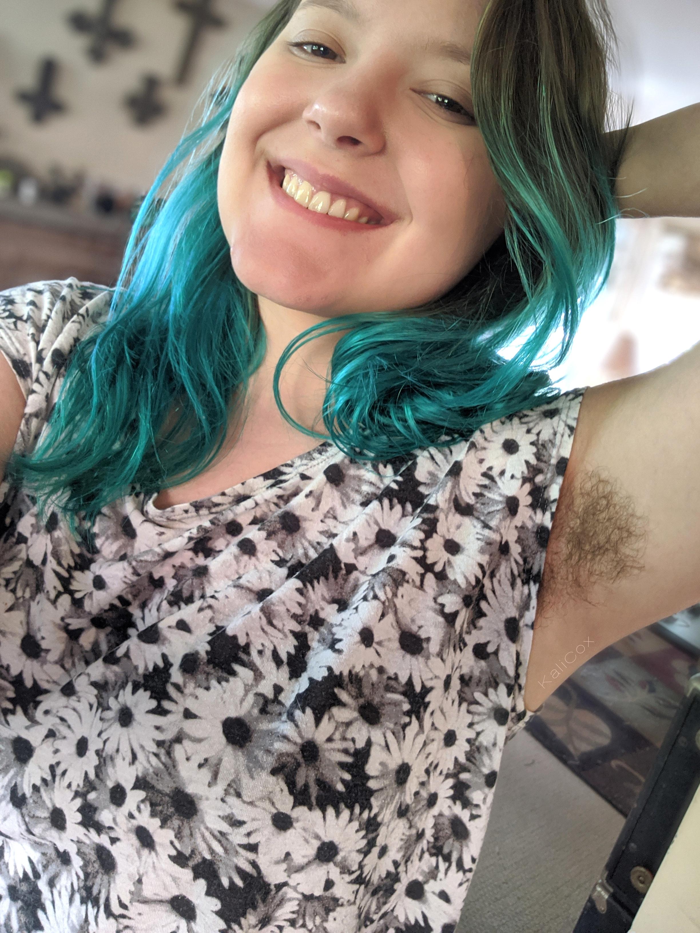 My armpit hair always pokes out of my shirts 🙈 | Scrolller