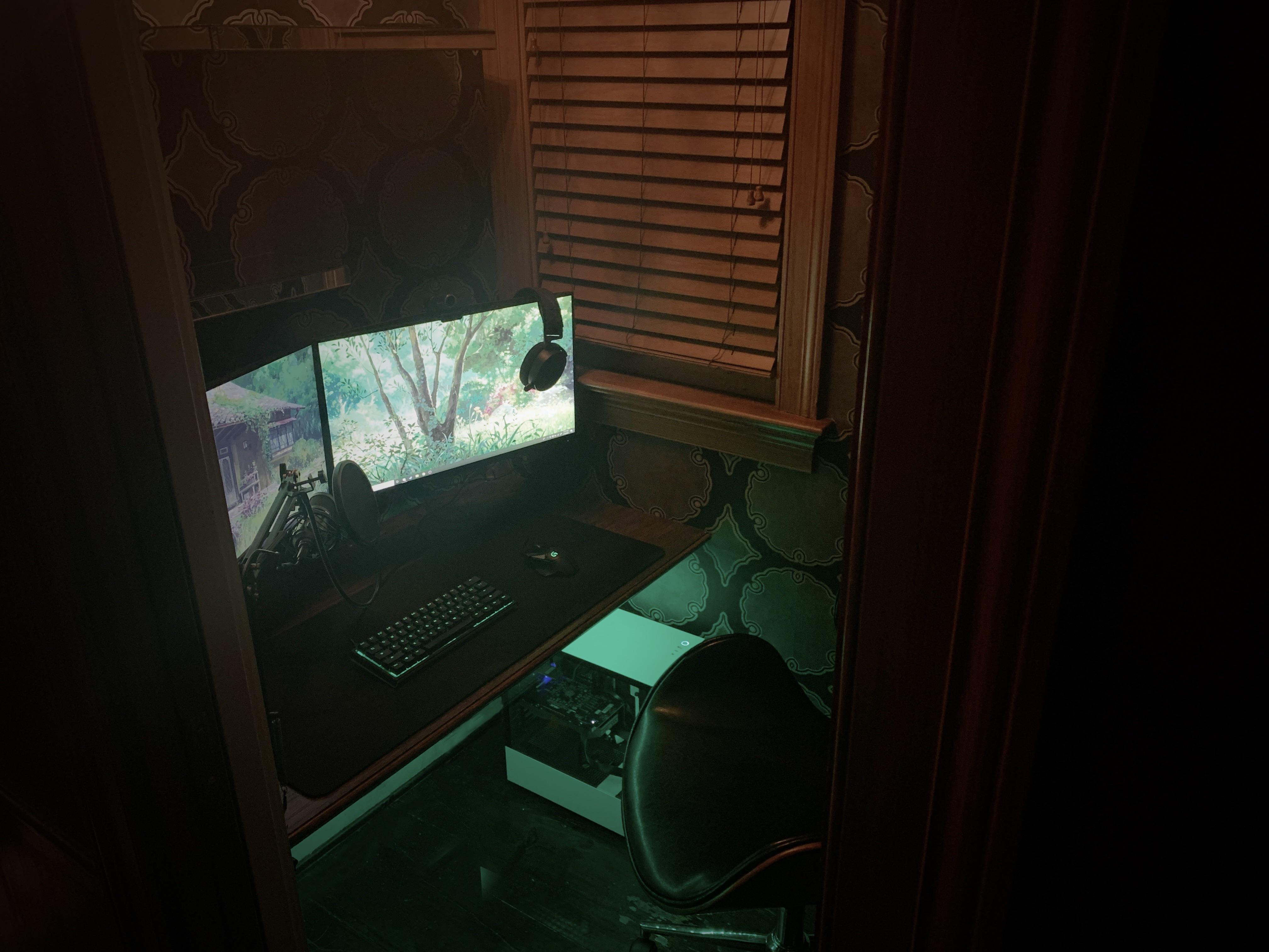 My closet battlestation | Scrolller