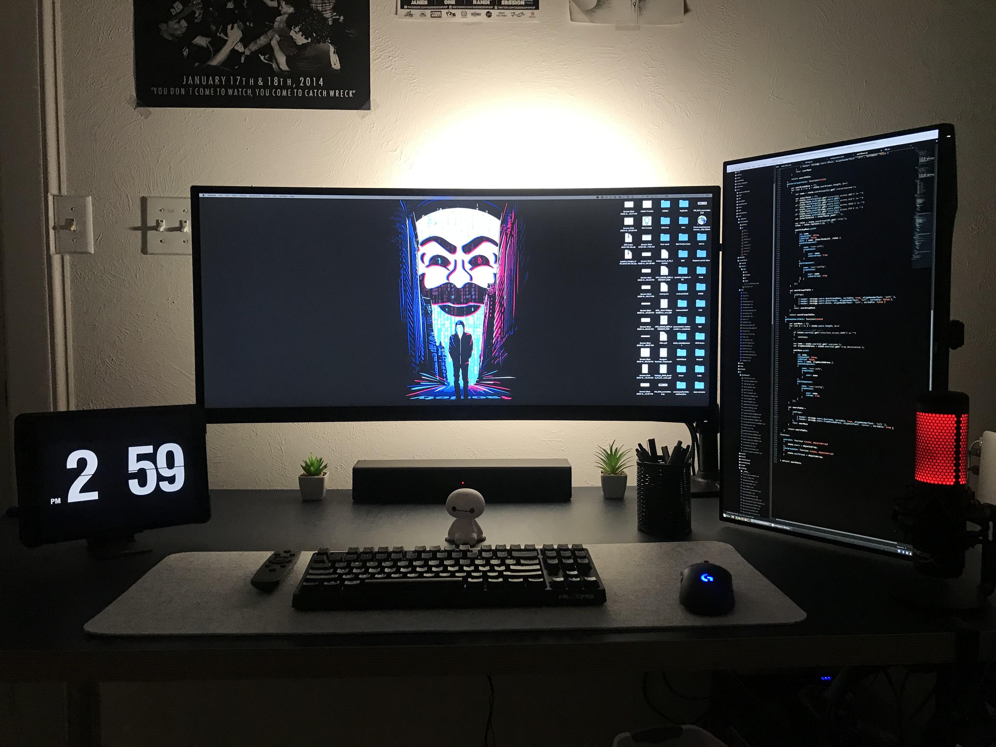 My command center | Scrolller