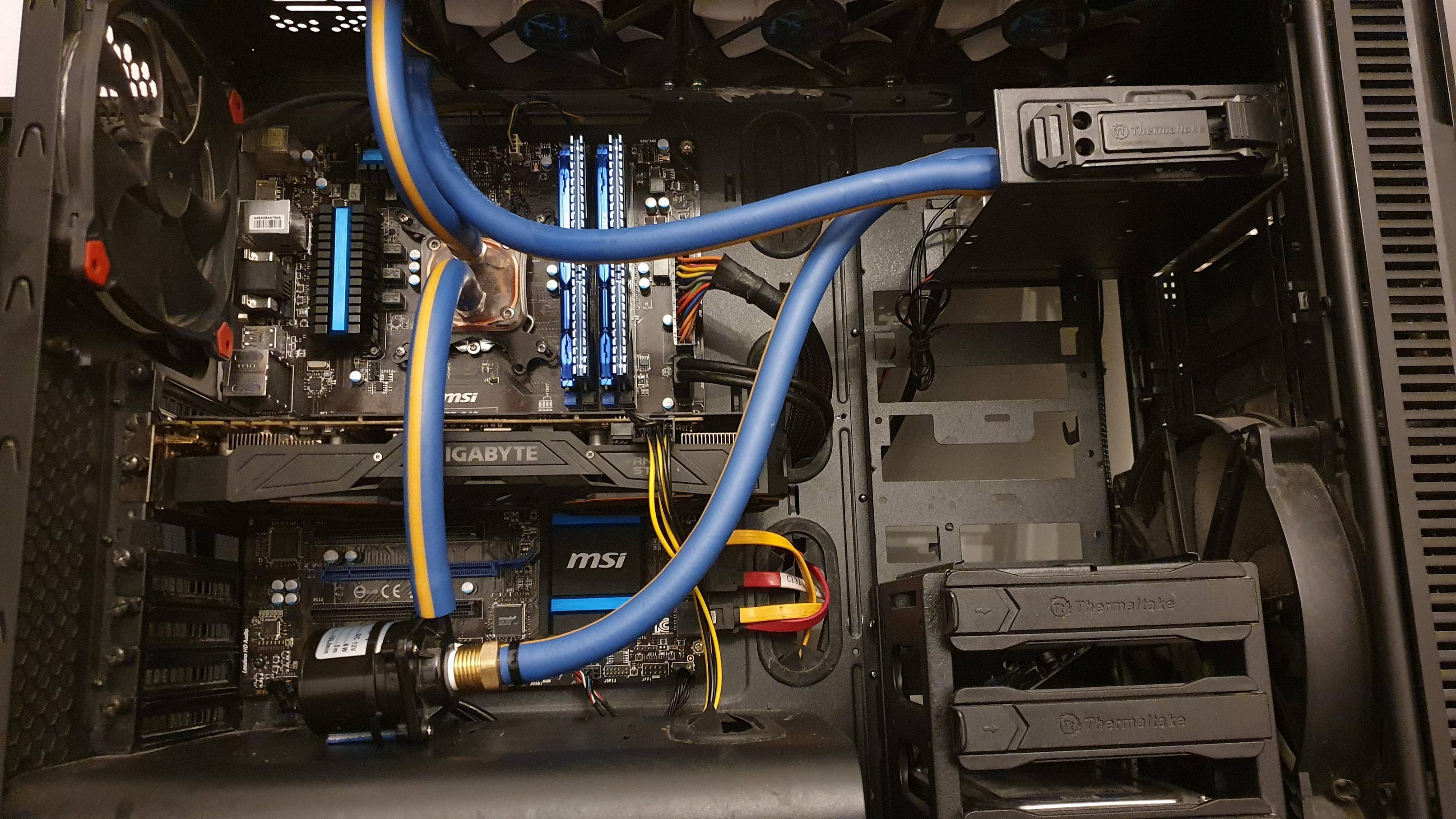 My DIY CPU water cooling loop | Scrolller