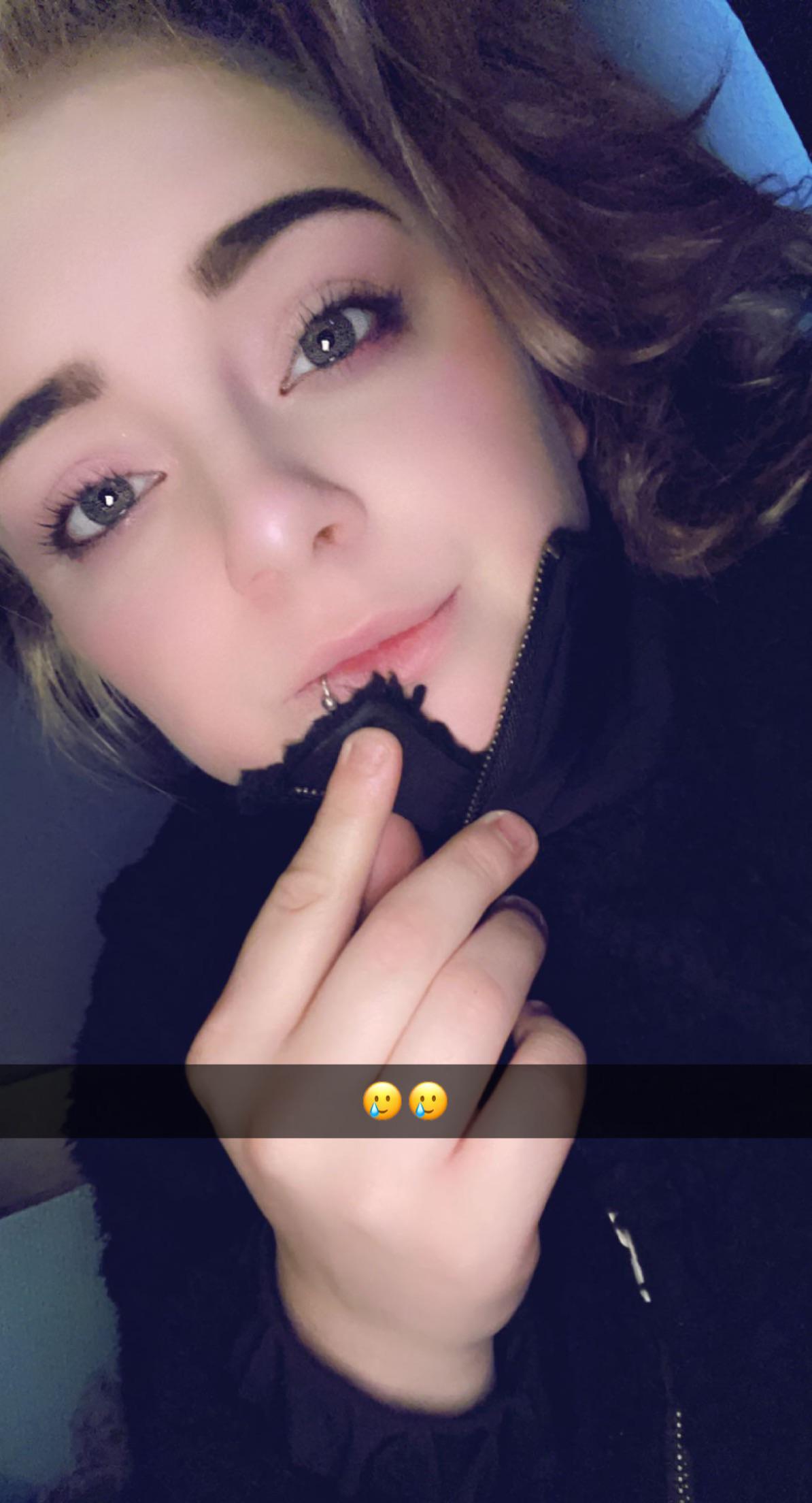 My eyes always look pretty when I cry 😄 | Scrolller