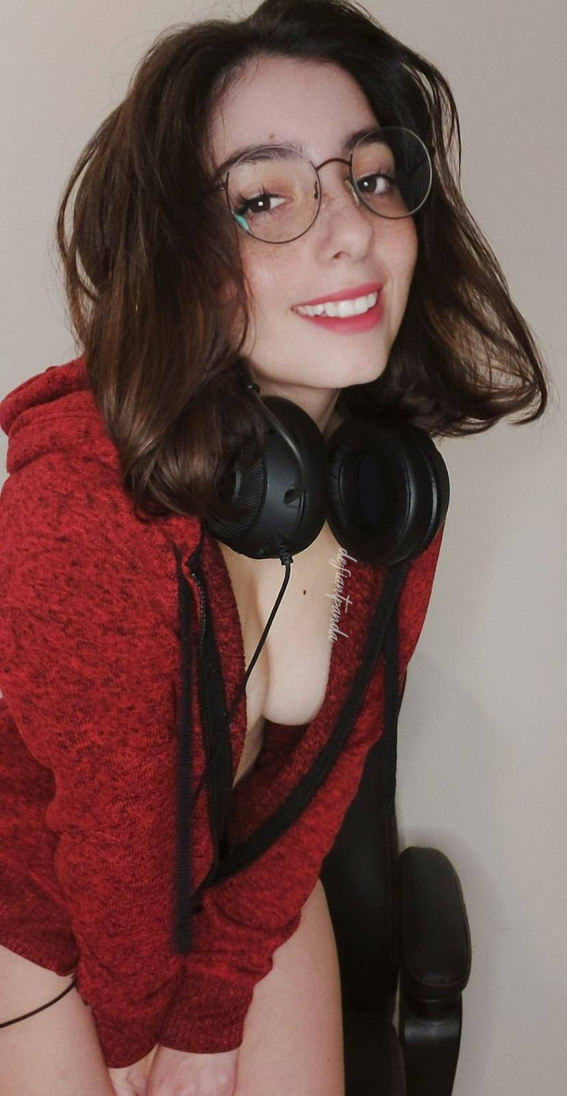 My eyes are up here, you know? 😊 hope you're having a nice weekend! | Scrolller