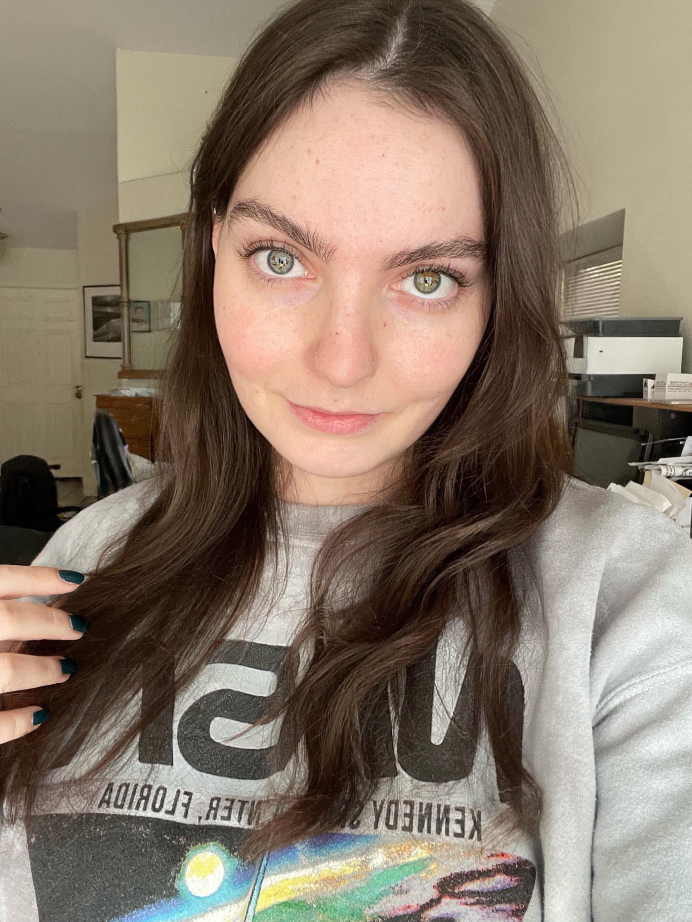 My eyes say hi | Scrolller